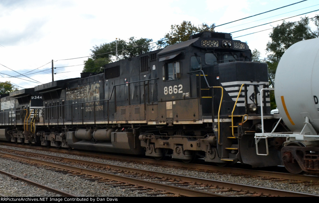 NS C40-9 8862 on M9G